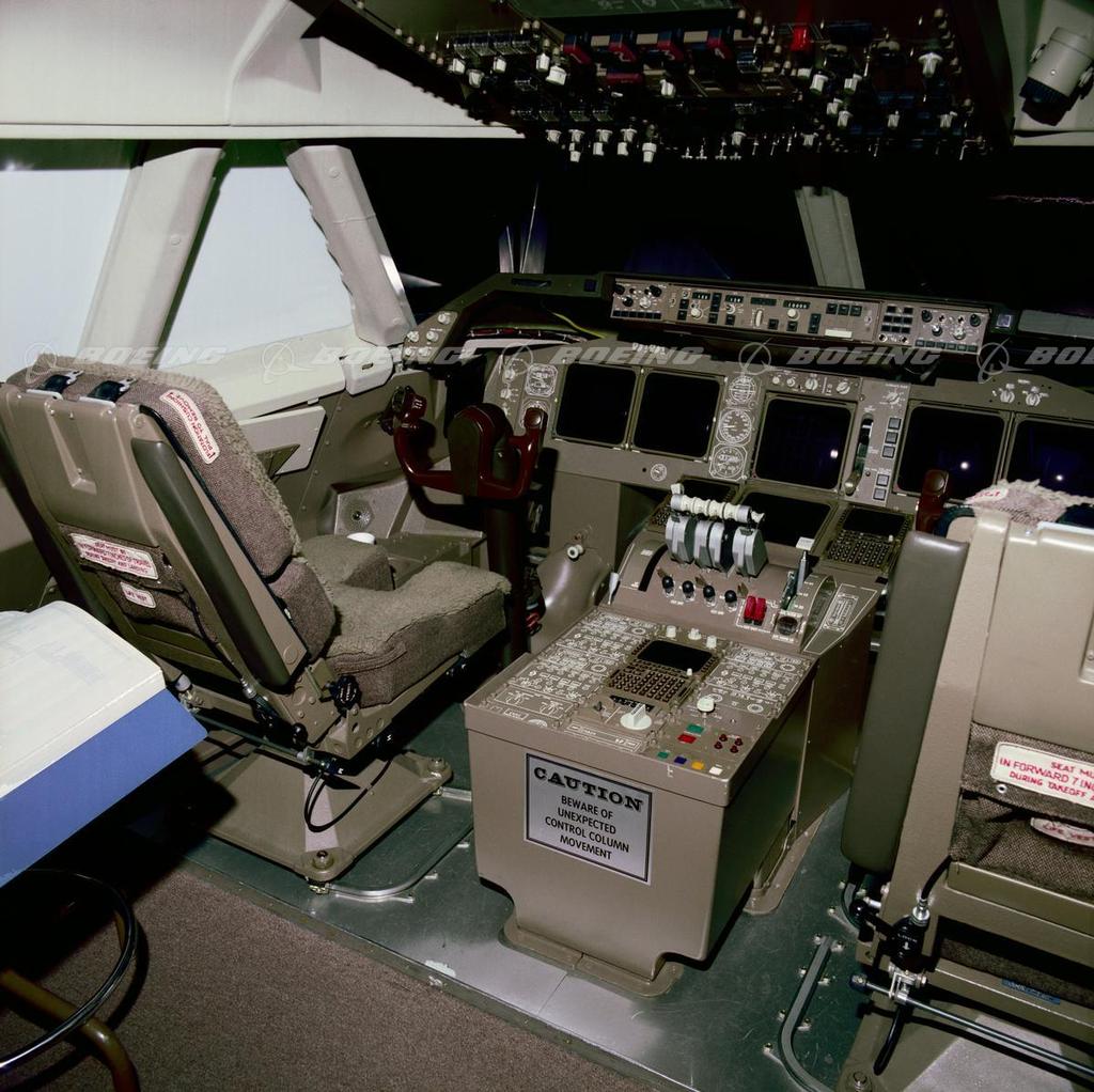 Boeing Images - 747 Mockup Flightdeck