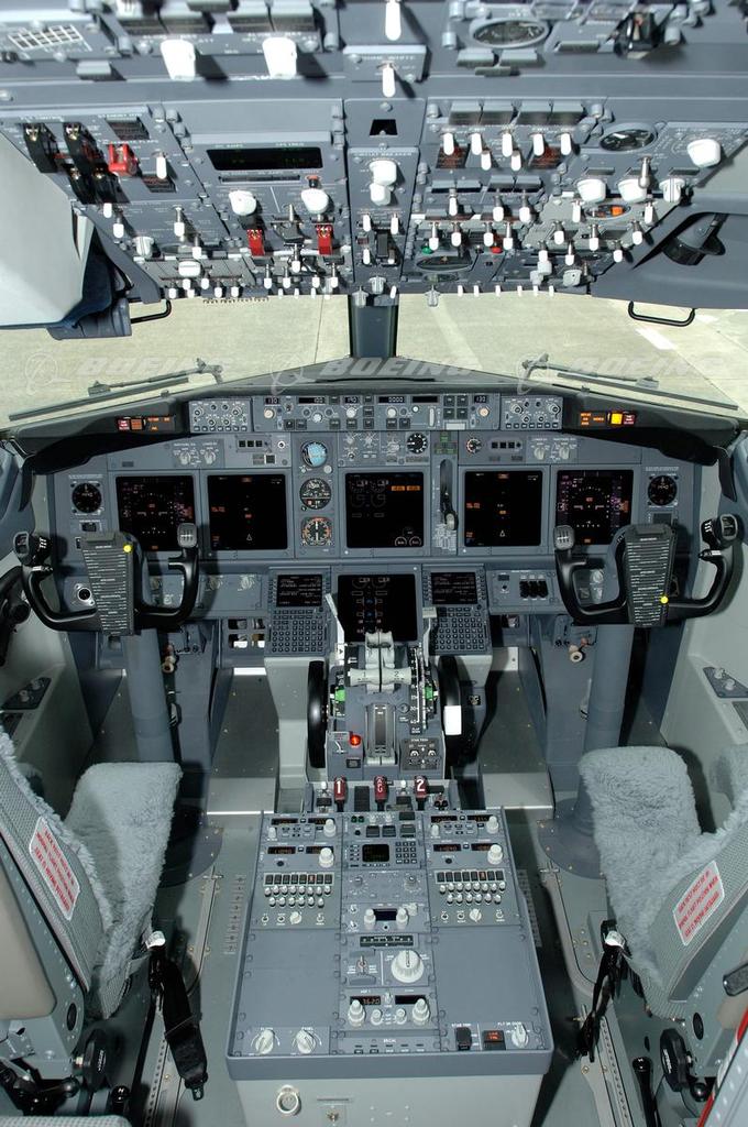 Boeing Images - 737-800 Flight Deck