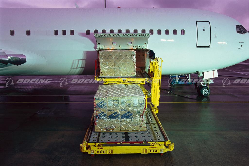 Boeing Images - 767-300 loading air cargo