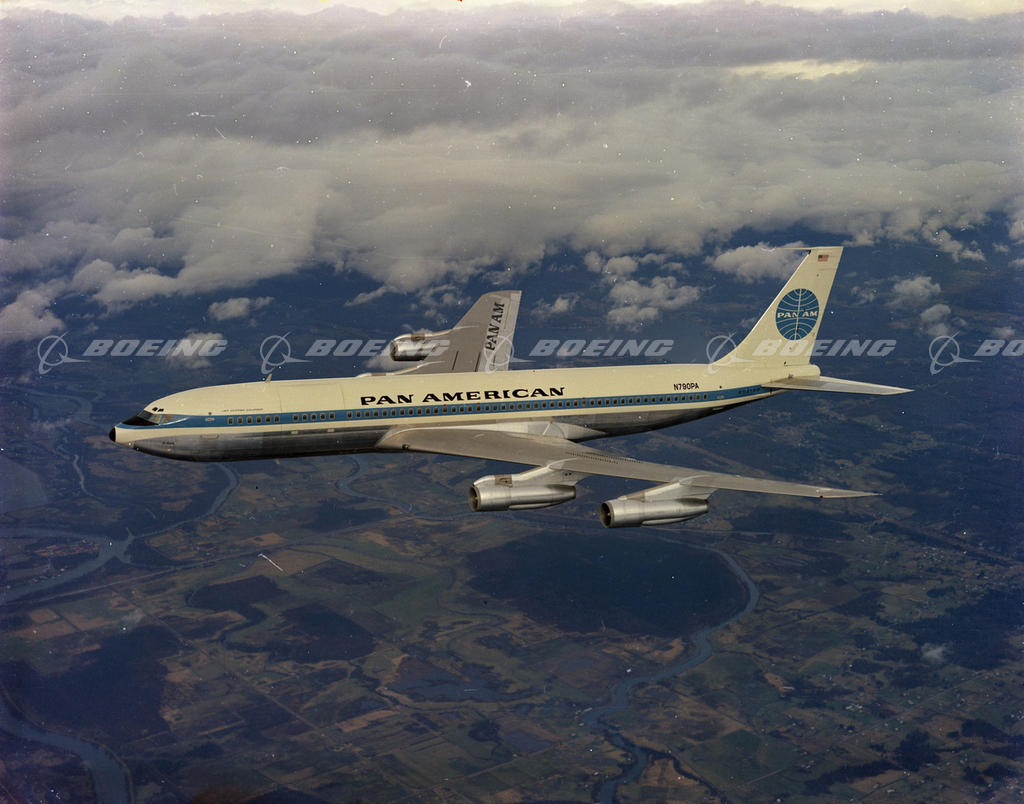 Boeing Images - Boeing 707 Pan American In-flight
