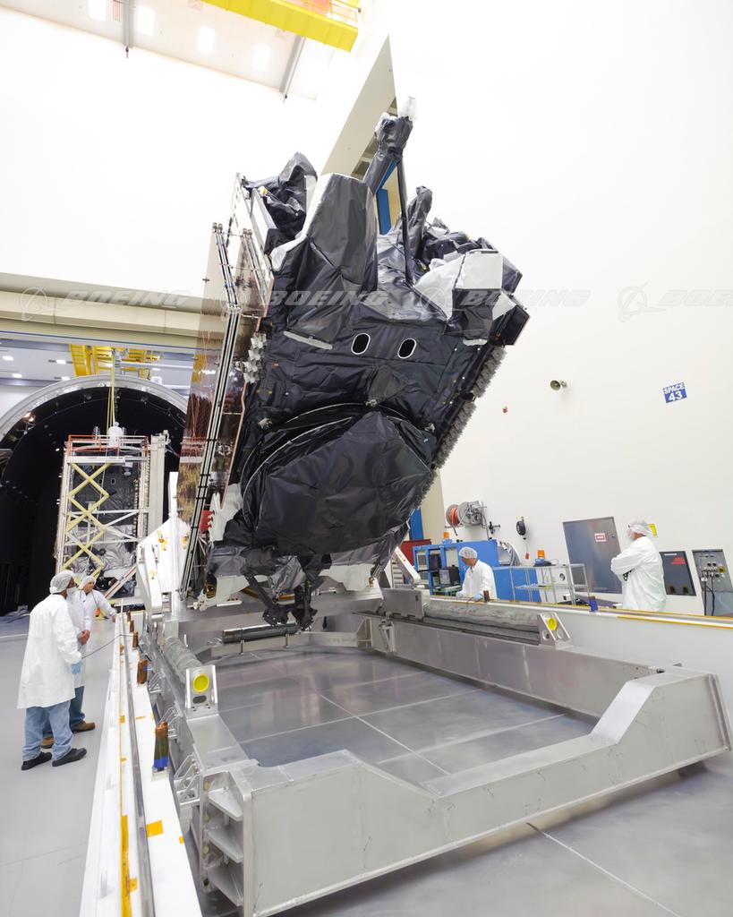 Boeing Images - Boeing 702MP Satellite Containerization