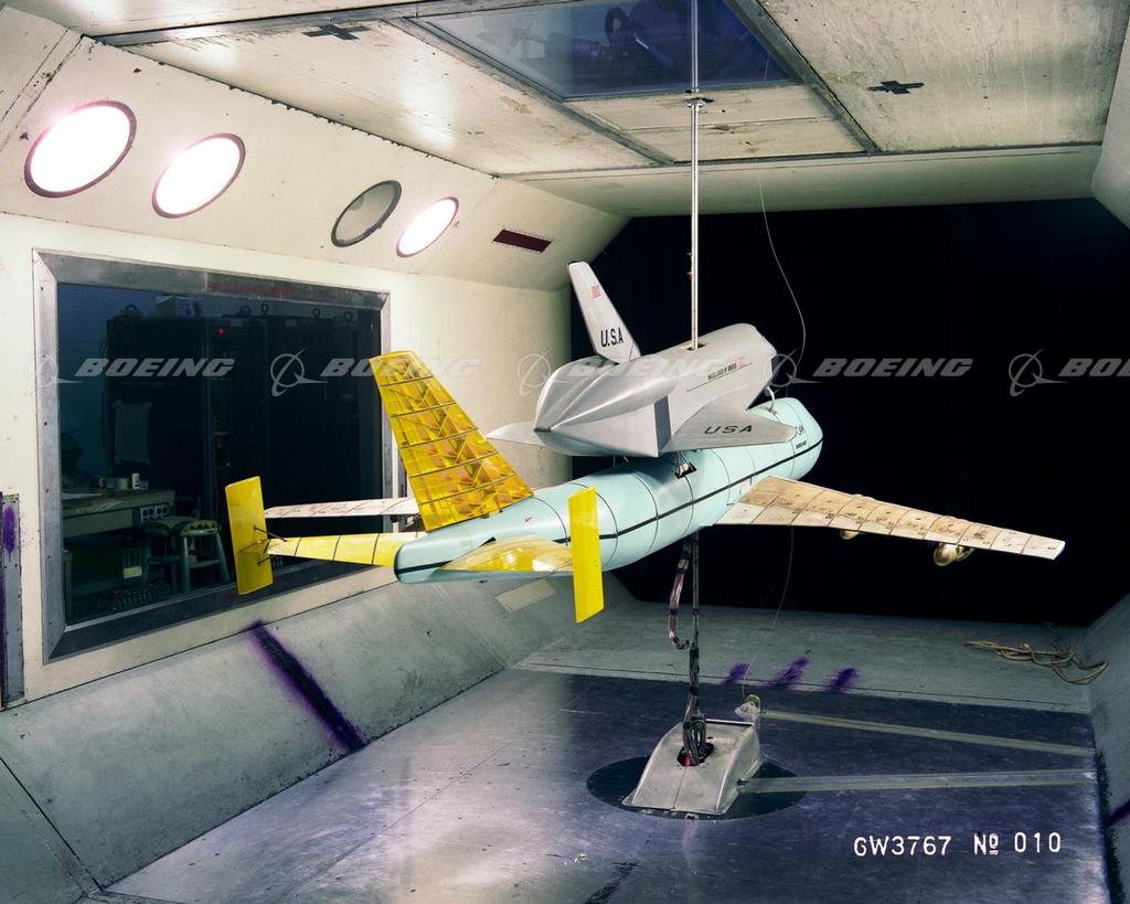 Boeing Images - 747 Space Shuttle Carrier and Space Shuttle Models in ...