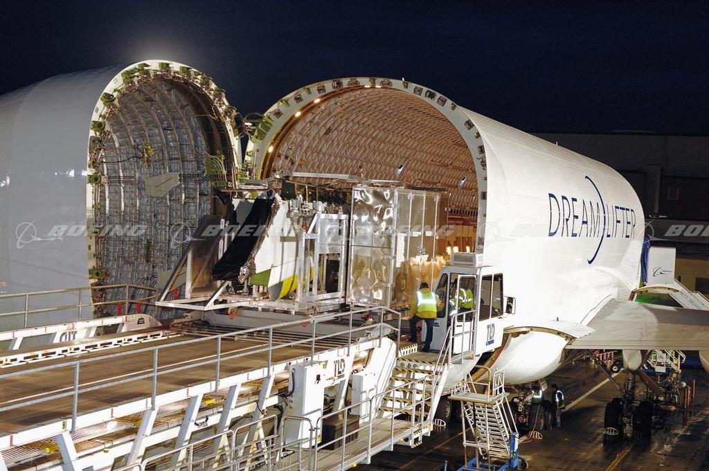 Boeing Images - Dreamlifter Delivers First Major Assemblies to Everett