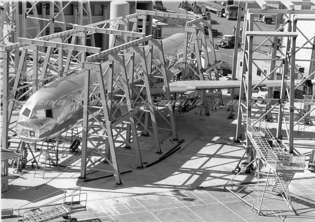Boeing Images - Boeing 757 Fatigue Test Fixture