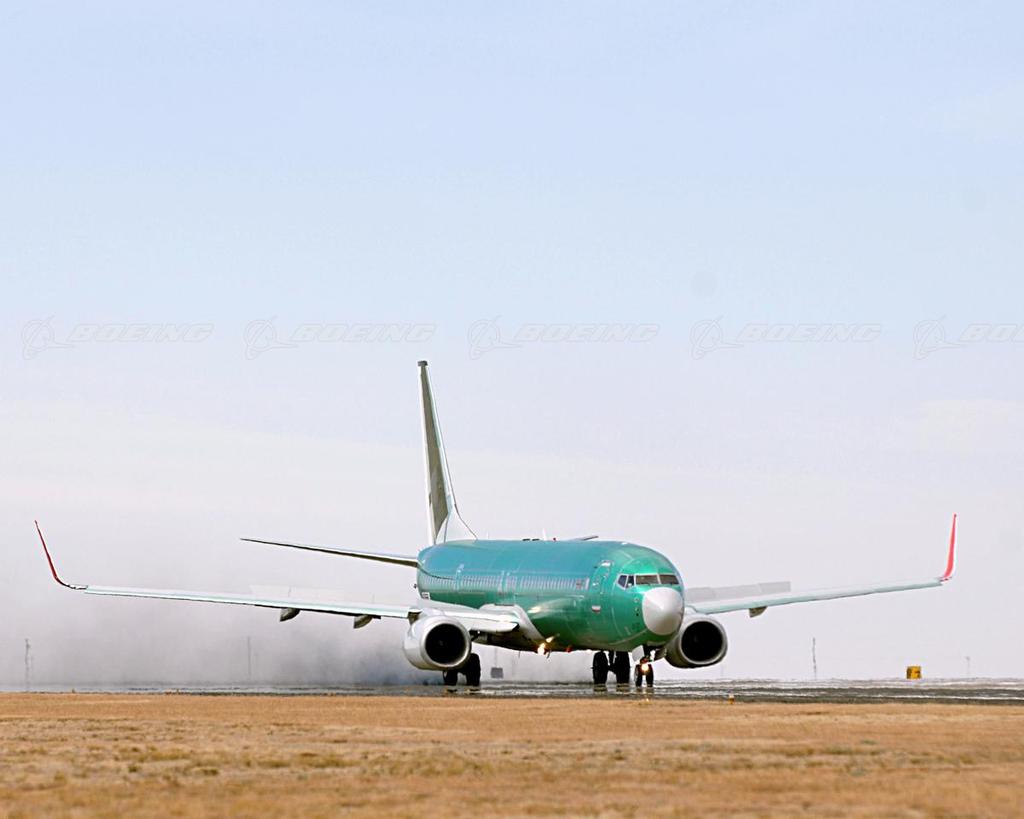 Boeing Images - 737-900ER Tests New Carbon Brakes