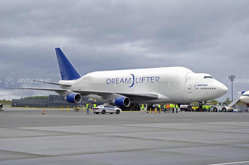 Boeing Images - Dreamlifter Delivers First Major Assemblies to Everett