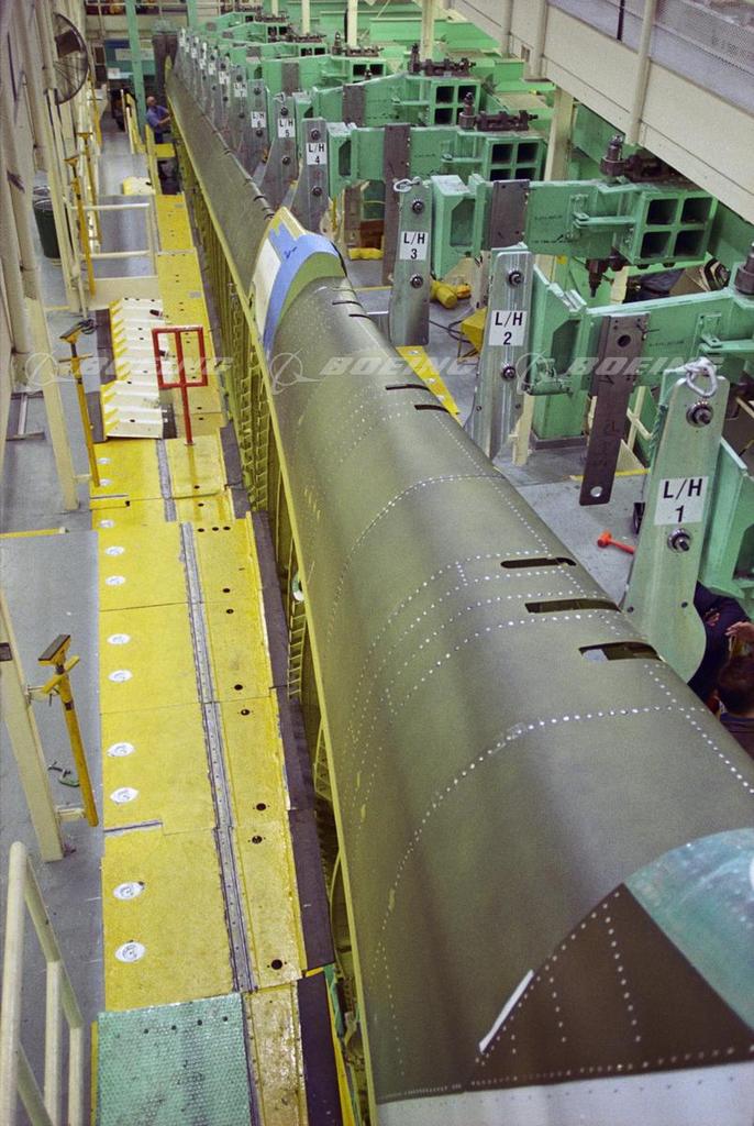 Boeing Images - 767-400ER Major Wing Assembly
