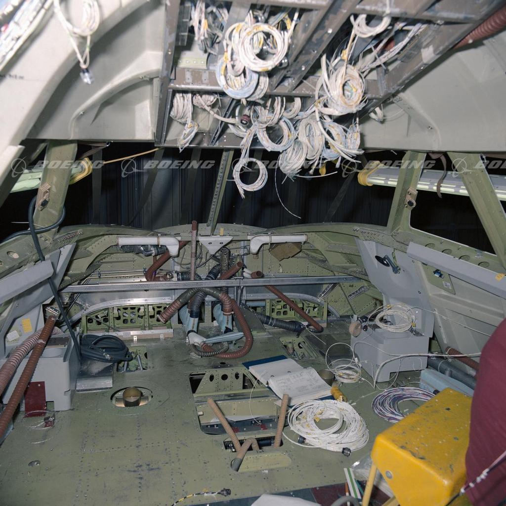 Boeing Images - 747-400 Flight Deck Systems, Ducting, Wiring, and Plumbing