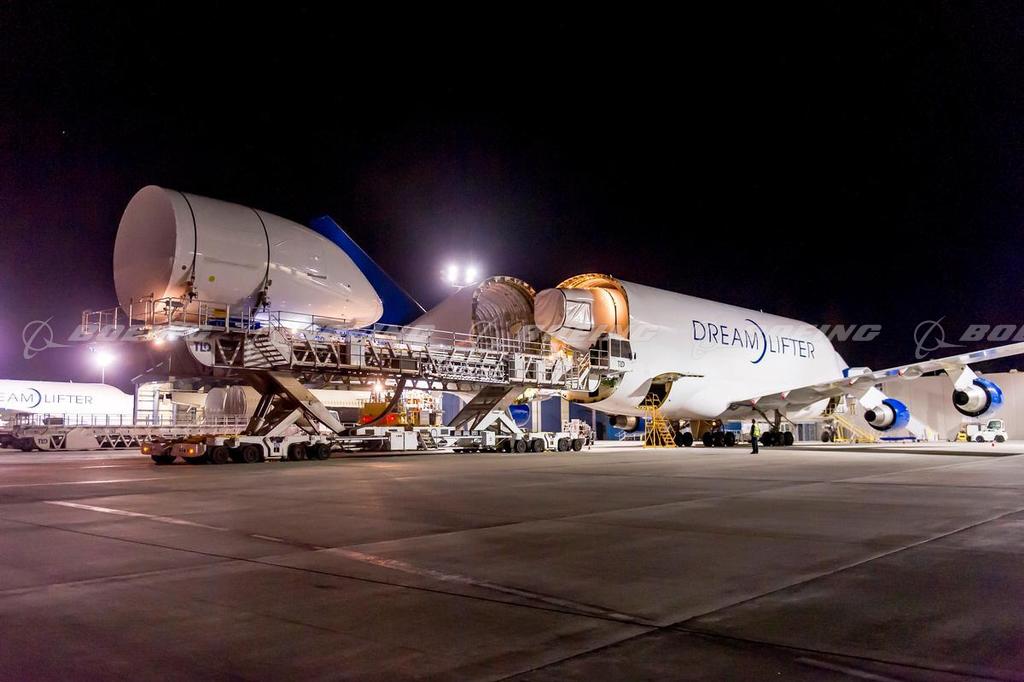 Boeing Images - Boeing Dreamlifter Unloading 787 Forward and Aft Sections