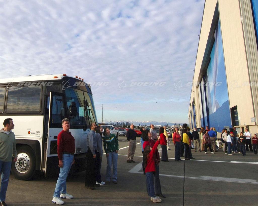 Boeing Images - Visitors at the Future of Flight and Boeing Tour Arrive ...