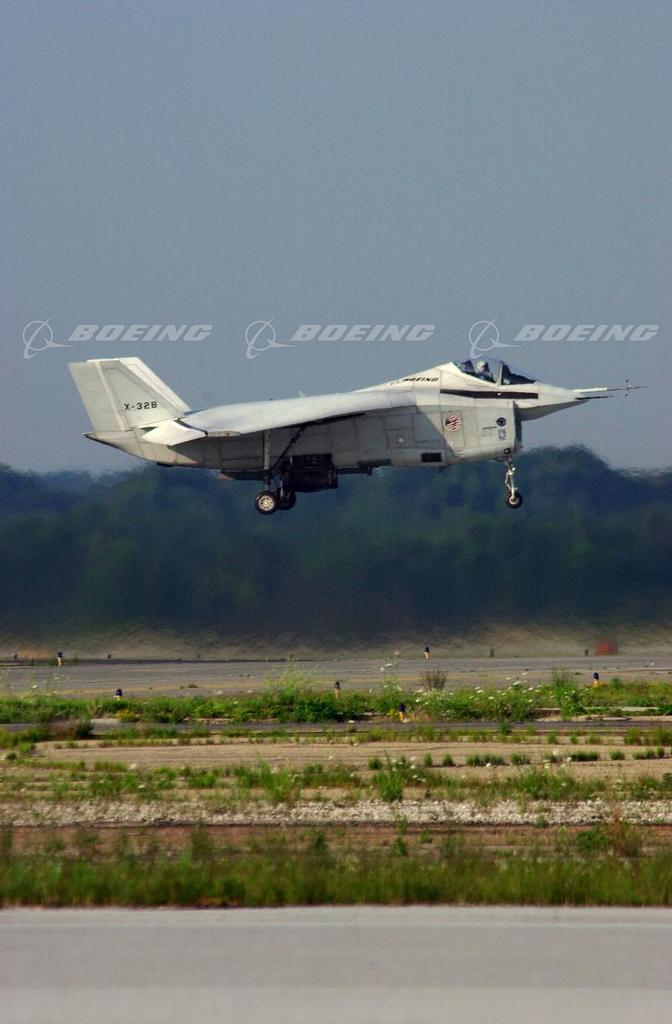 Boeing Images - Boeing JSF X-32B Completes First Vertical Landings