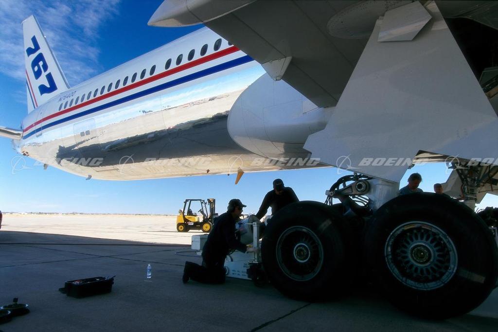 Boeing Images - 767-400ER Landing Gear Inspection