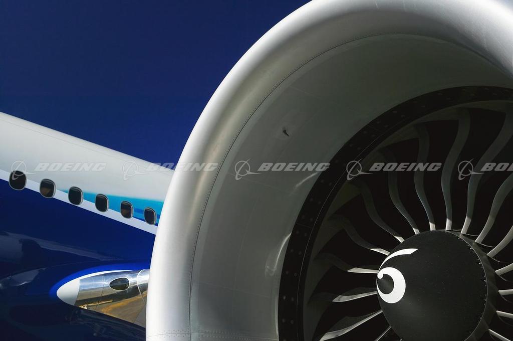 Boeing Images - 777-200LR Worldliner Jet Engine Turbine Blades and Spinner