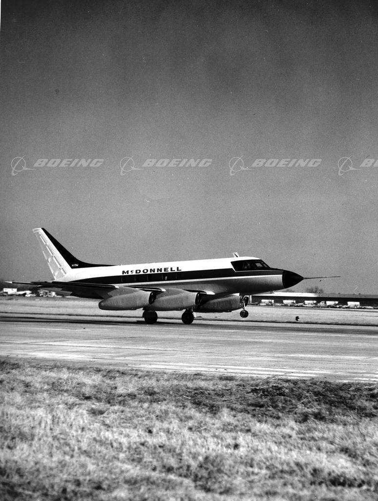 Boeing Images - McDonnell Model 220 Landing in St. Louis