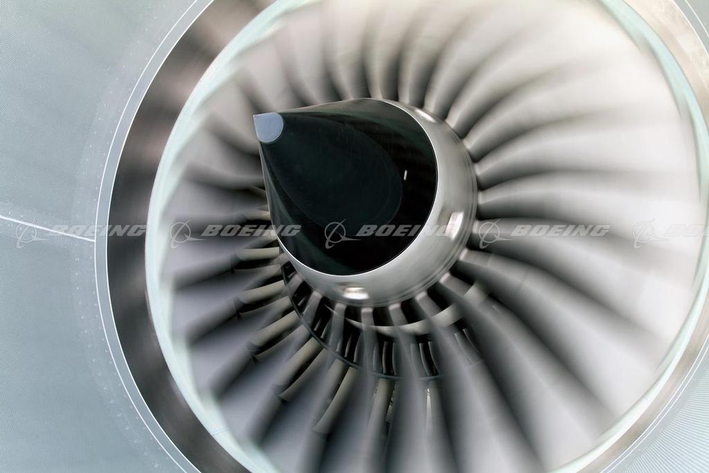 Boeing Images - Spinning 717-200 Turbofan Engine Fan Blades