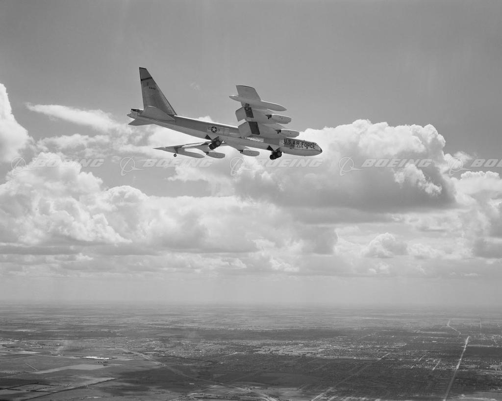 Boeing Images - First AF Flight of Wichita-Built B-52 Stratofortress