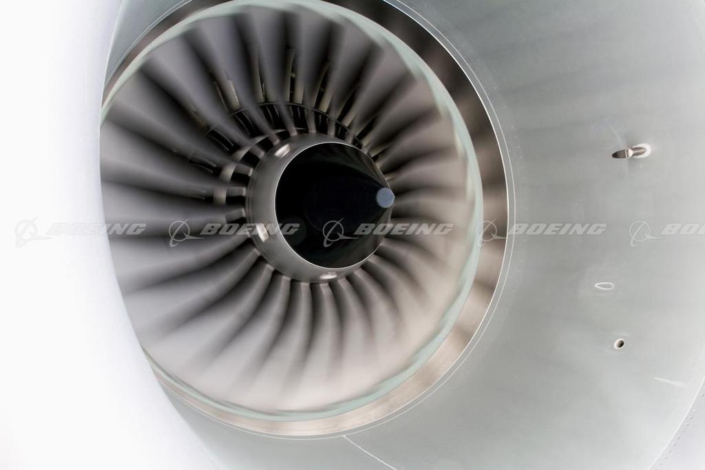 Boeing Images - Spinning 717-200 Turbofan Engine Fan Blades