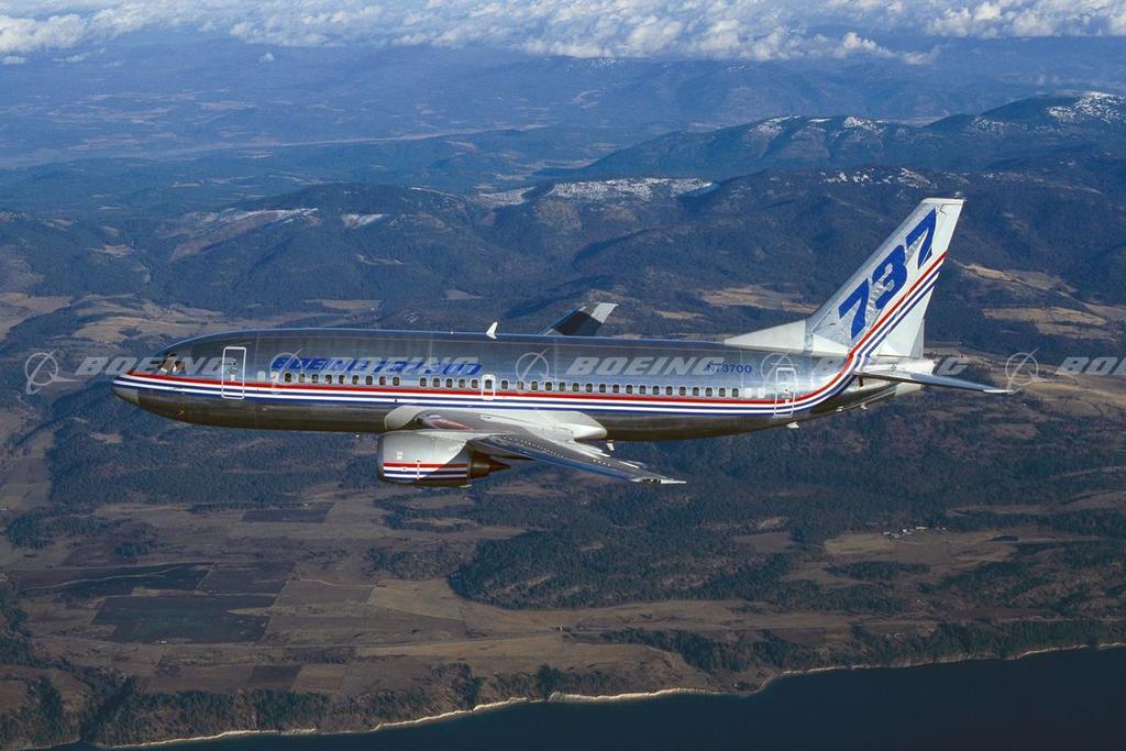 Boeing Images - 737-300 in Flight