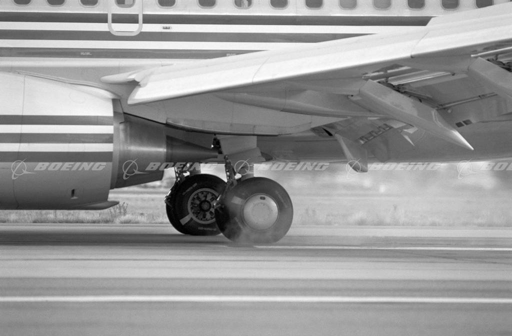 Boeing Images - 737-500 Landing Gear in Flight Testing