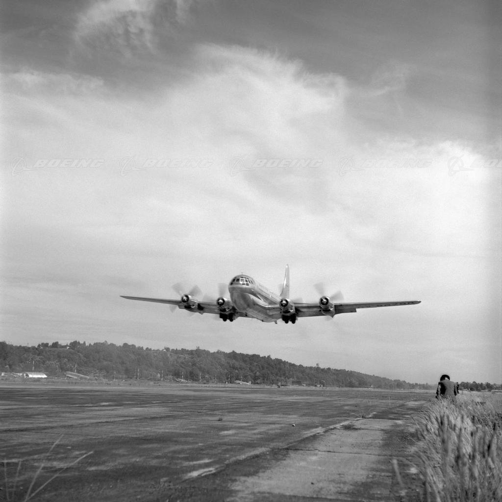 Boeing Images - 377 Stratocruiser Landing