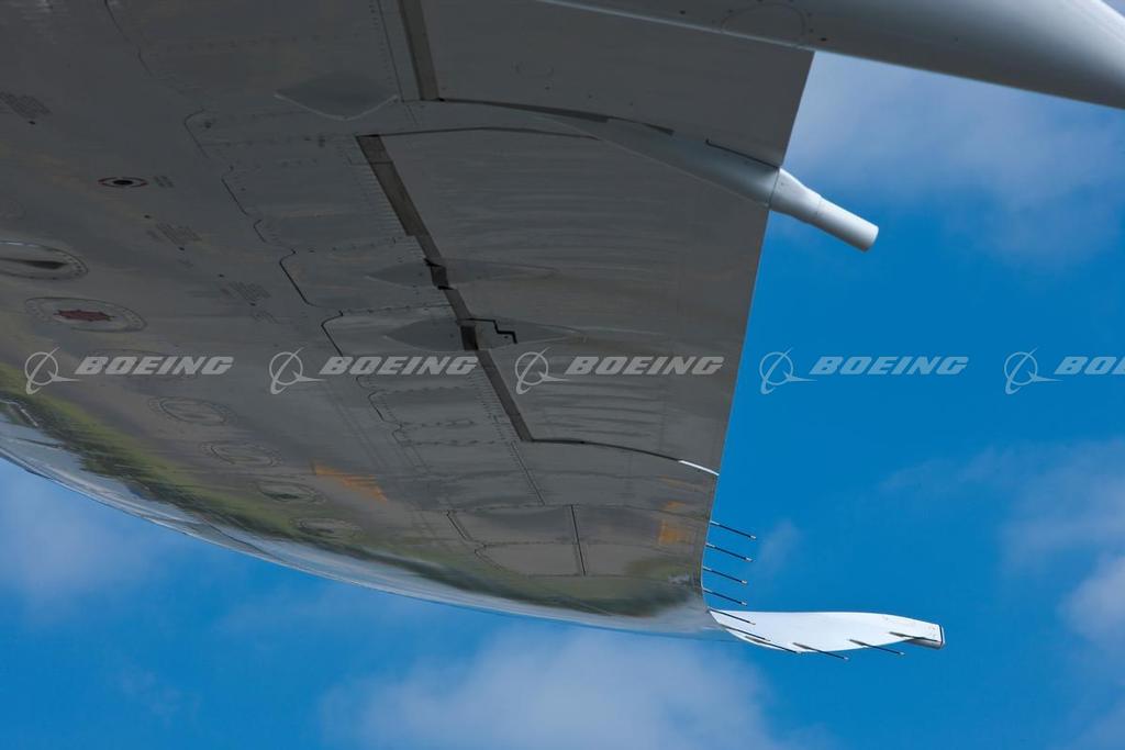 Boeing Images - 787-8 Dreamliner Outer Wing