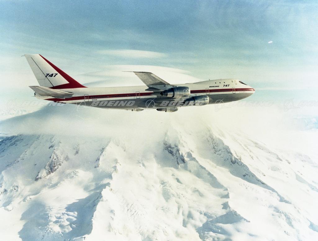 Boeing Images - 747-100 flying in front of Mt Rainier