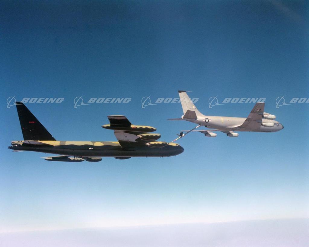 Boeing Images - B-52 Stratofortress Air to Air Refueling with a KC-135 ...