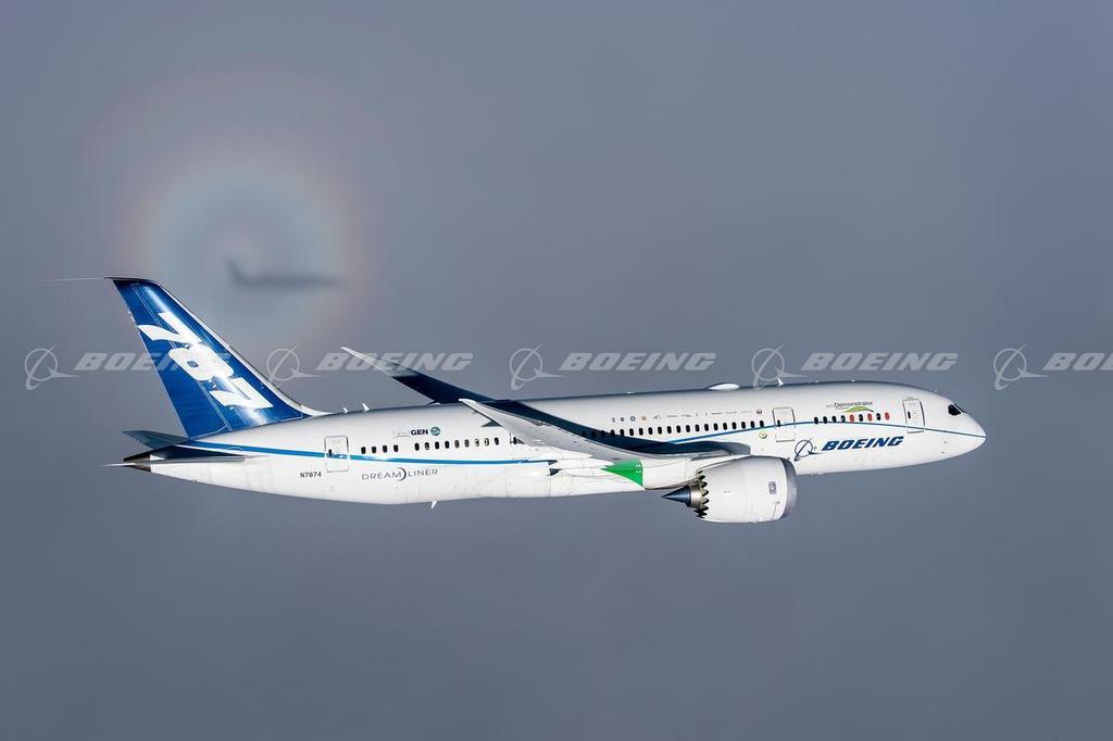 Boeing Images - Boeing 787 ecoDemonstrator on Test Flight