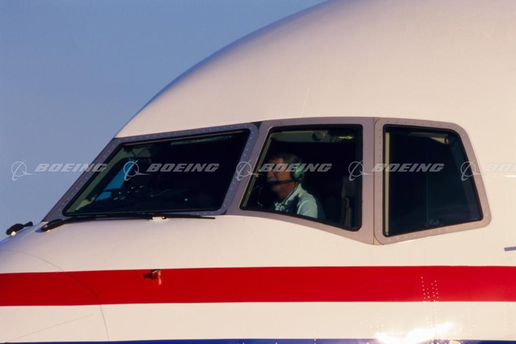 Boeing Images - 767-400ER Flight Deck Windows