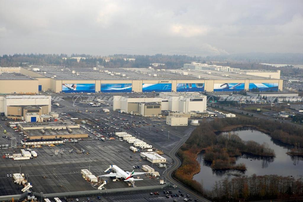 Boeing Images - Boeing's New Livery Displayed on Hangar Doors of Everett Assembly Plant