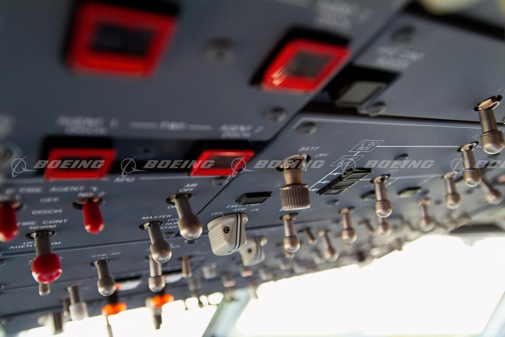 Boeing Images - 717-200 Flight Deck Overhead Control Panel