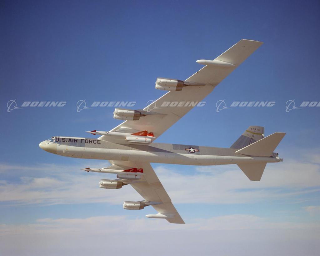 Boeing Images - B-52G Stratofortress with Hound Dog Missiles - GAM 77